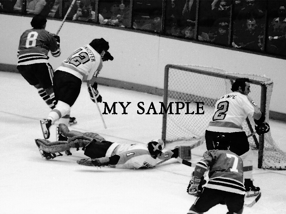 RARE VINTAGE DOUG FAVELL PHILADELPHIA FLYERS 8 by 10 PHOTO GOALIE PADS ...