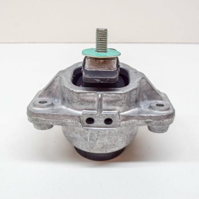 OEM Land Rover Range Rover L405 Engine Mounting Bracket LR105970 ...