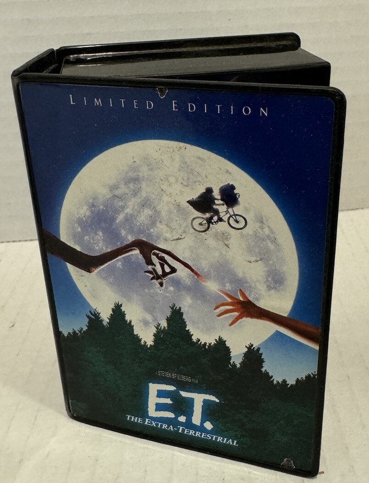 E.T. The Extra-Terrestrial Limited Edition Collection E.T. Figure Toys ...
