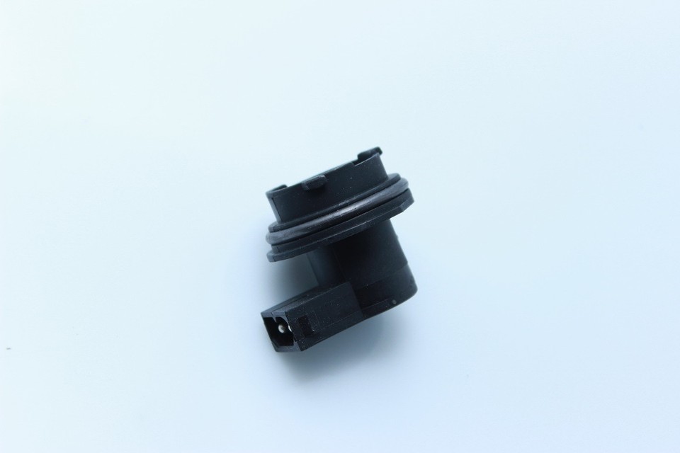 BMW Genuine E39 Third Light Bulb Socket NEW 63258375599 | eBay