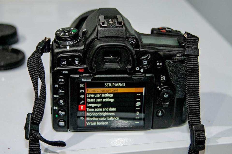 NIKON D780 CAMERA W/ 24-85mm 3.5-4.5 AF-S ZOOM LENS ORIGINAL BOX (USA ...