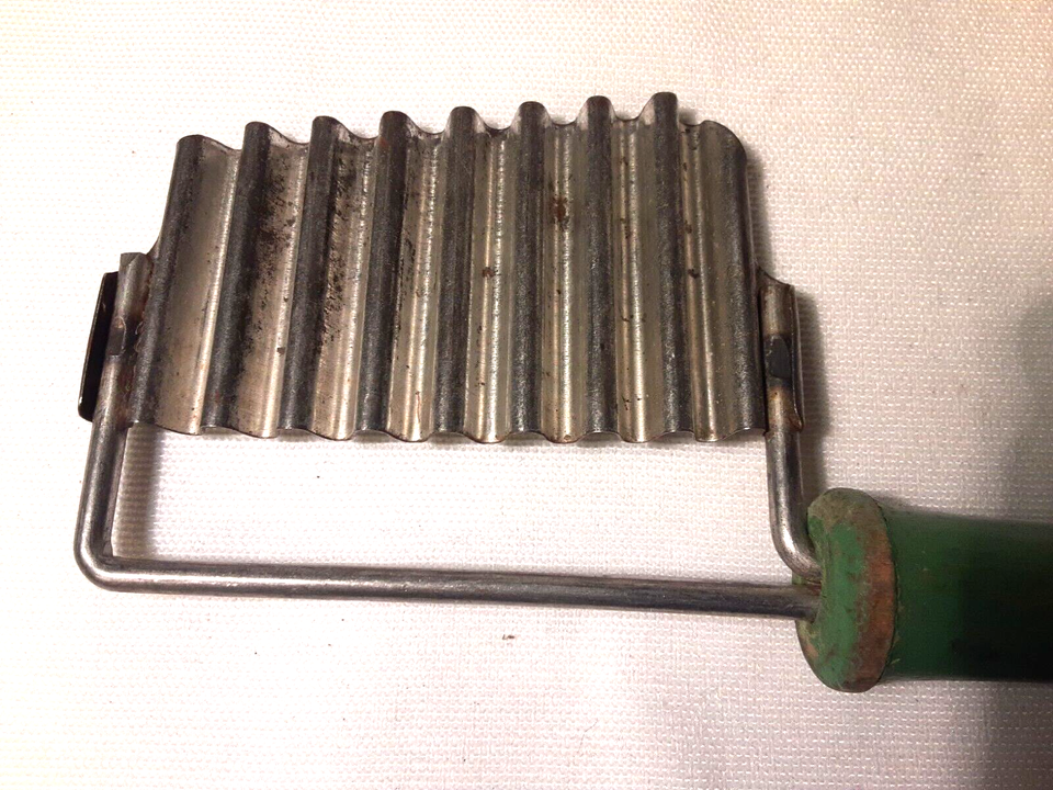 Vintage Green Wood Handle Crinkle Wavy Garnish Cutter ~ Farmhouse ...