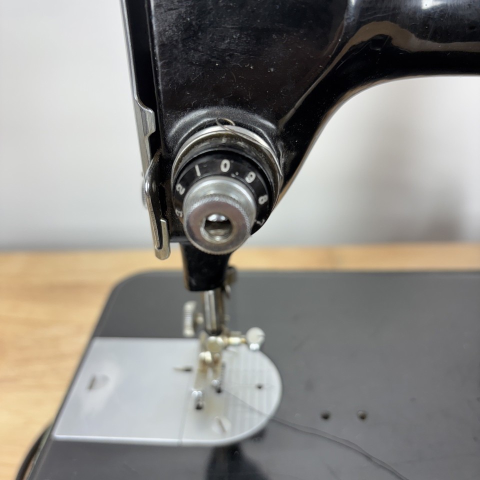 Vintage Singer Spartan Sewing Machine Simanco RFJ9-8 with Pedal TESTED ...