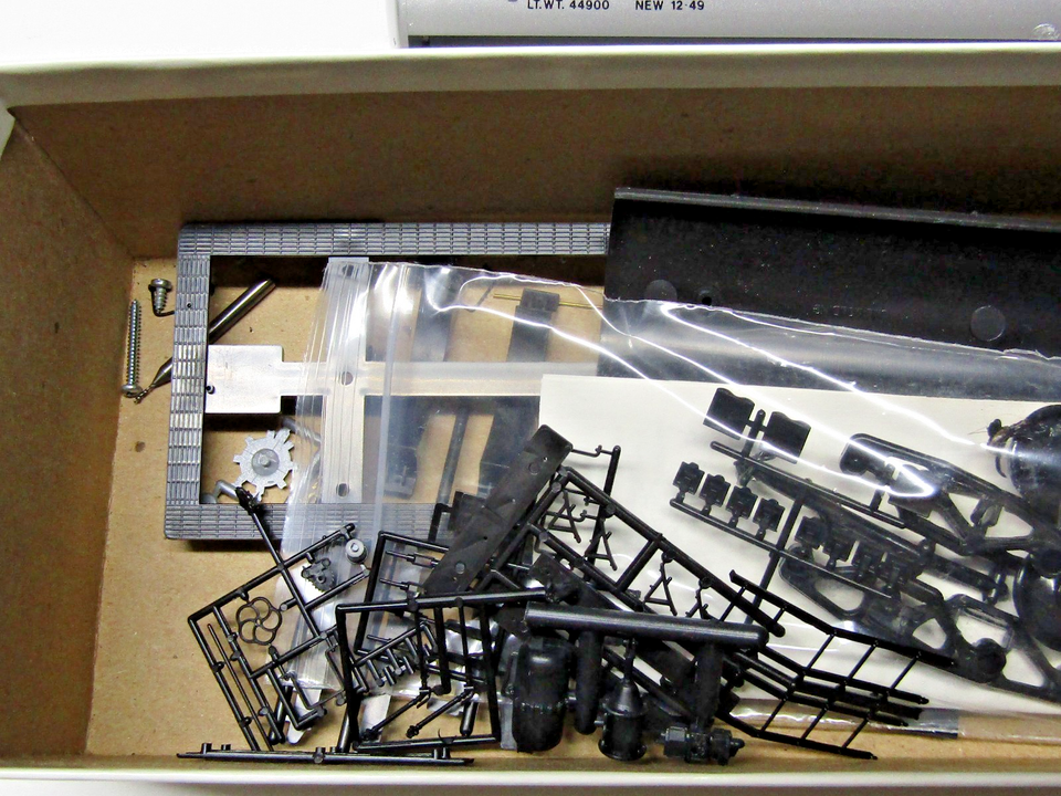 O SCALE RED CABOOSE, CARTER PETROLEUM, 10,000 GAL TANK CAR KIT | eBay