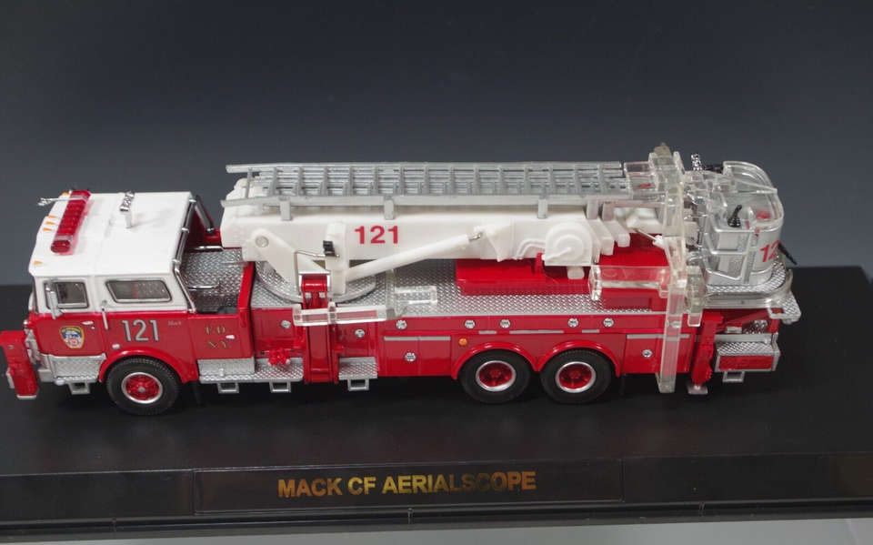 CODE 3 MACK CF AERIALSCOPE LADDER FDNY #121 FIRE TRUCK LE. 1/64 DIE ...