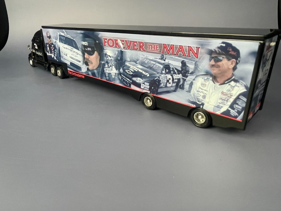 2002 Dale Earnhardt GM Goodwrench Service Plus Souvenir Rig Action 1:64 ...