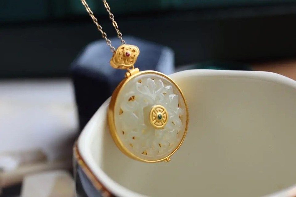 Vermeil White Jade Locket .925 Sterling Silver Opens Carved Stone ...