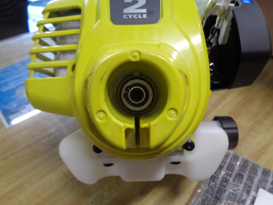 25CC GENUINE RYOBI 2 STROKE ENGINE VERTICAL OR HORIZONTAL RT253, RY254 ...