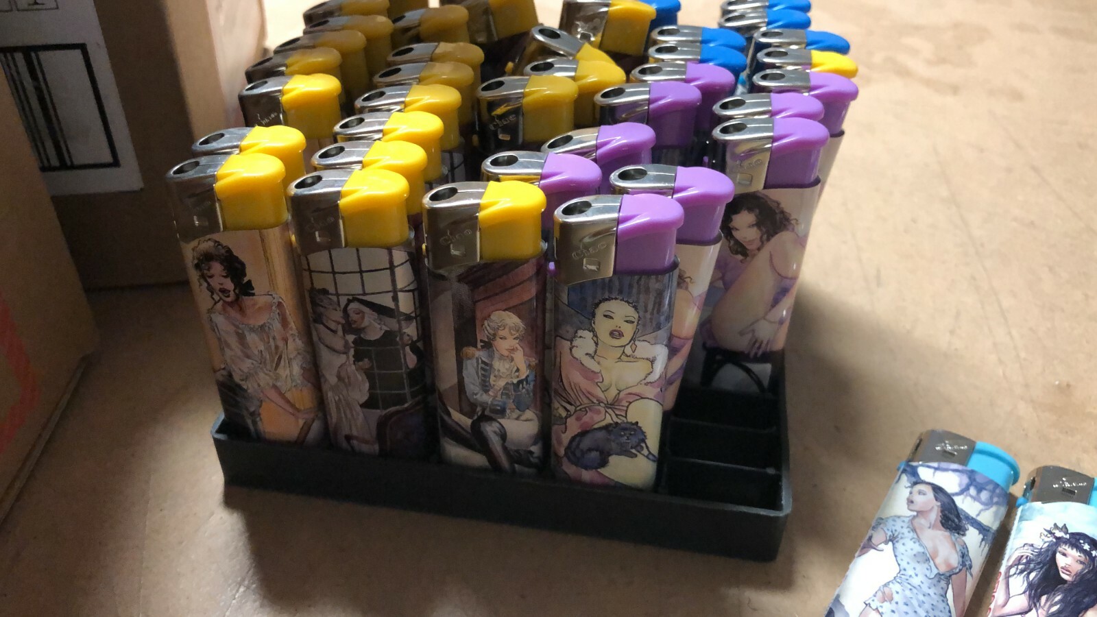 Accendini di Milo Manara Figure Assortite - Collezione Misti Assortiti ...