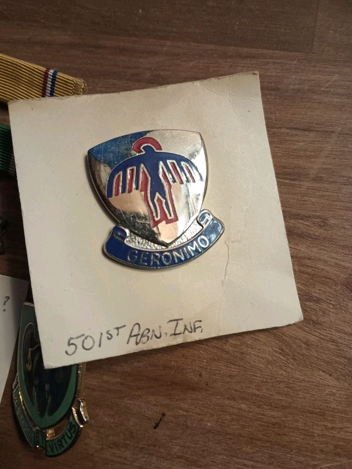 WW2 Pin Lot, DUI , Airborne DUI, Ribbons, Lieutenant Bar Pin Back, GC ...