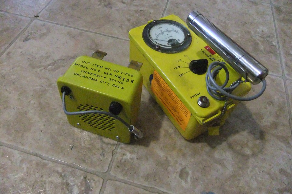 Rusted/Working!! CDV-705 Loud Speaker + Book!! Works on CDV-700 Geiger ...