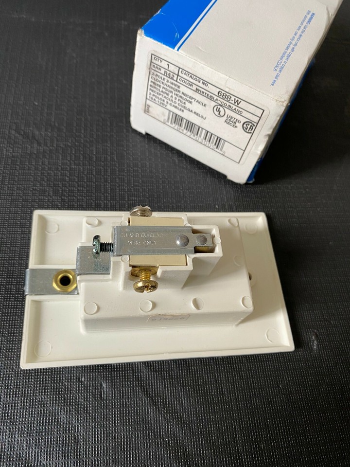 Leviton White Clock Hanger Recessed Outlet Receptacle 15A 688-W-R42 | eBay