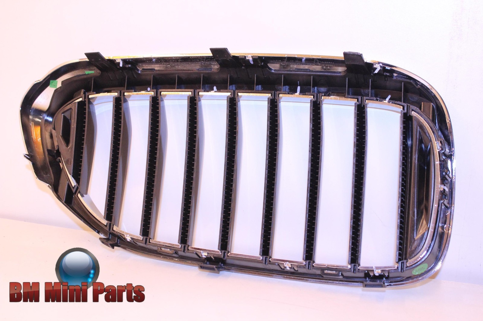 BMW G30 G31 Left Front Grille Basis Chrome with Black Slats 51137383519 ...