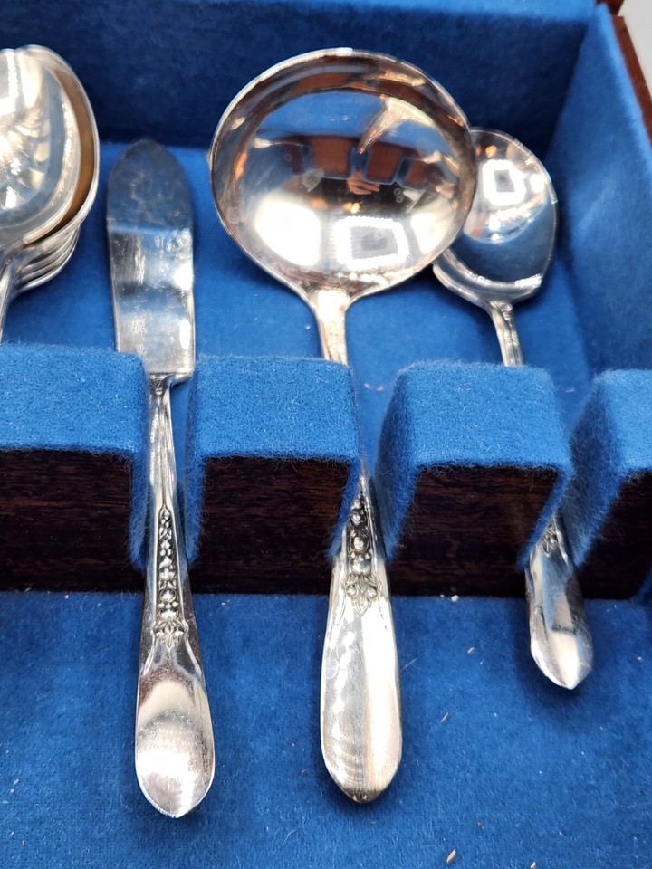 WM Rogers MFG Co Original Rogers Silverware Set of 50 Pieces - Service ...