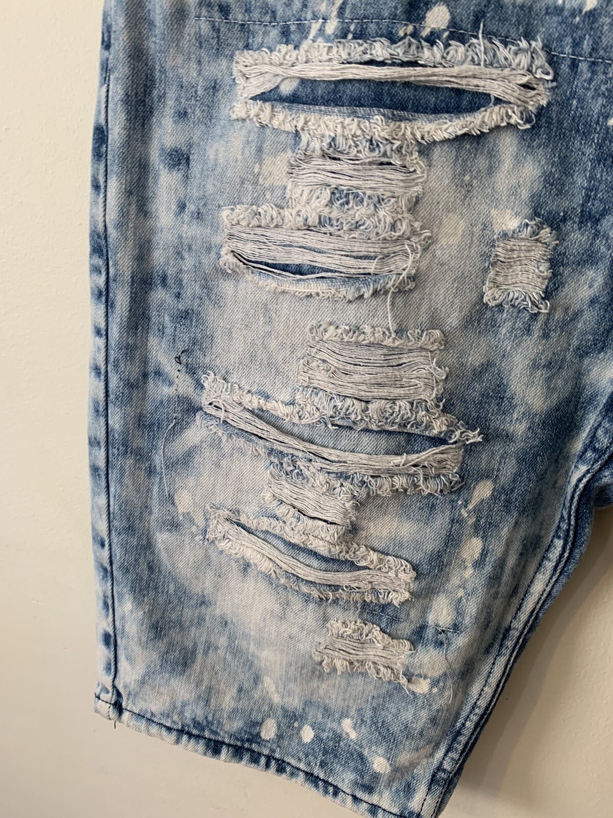 MEN'S LION DYNASTY DENIM DESTROYED SPLATTER JEAN SHOR… - Gem