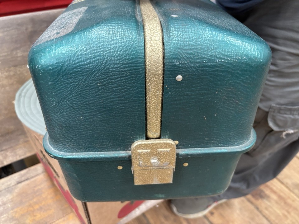 Vintage UMCO 1000U Tackle Box with Lures | eBay