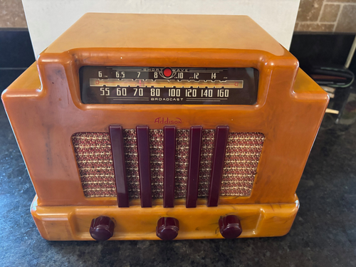 VINTAGE ADDISON MODEL 5 F YELLOW CATALIN COURTHOUSE RADIO EXCELLENT | eBay