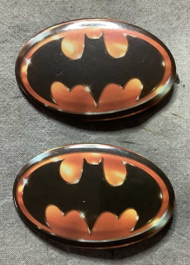 Lot of 2 Vintage 1989 Batman Symbol/Logo Pinback Button Pins - 2 3/4" x ...