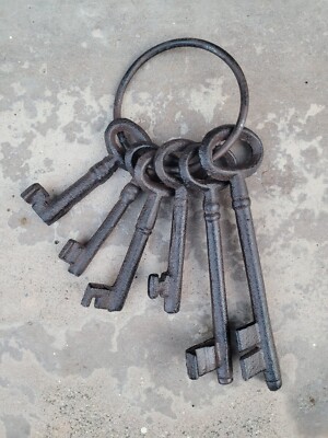 Rustic Jailor Pirate Skeleton Keys Ring Black Cast Iron Old West Décor ...