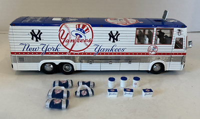 Rare New York Yankees Team Bus Danbury Mint With Miniatures- READ | eBay