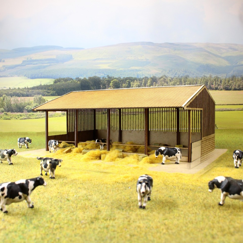OO Gauge Livestock Barn and Cows Kit | eBay UK
