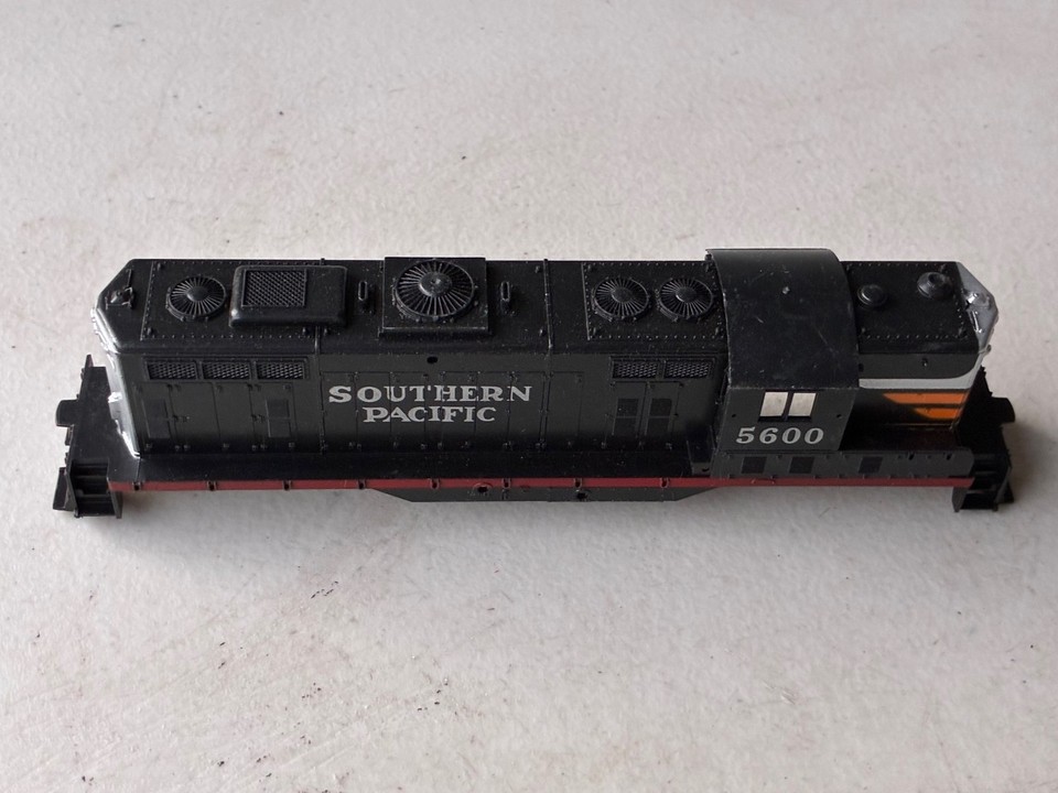 Athearn HO Scale Southern Pacific GP-7 Diesel Shell #5600 | eBay