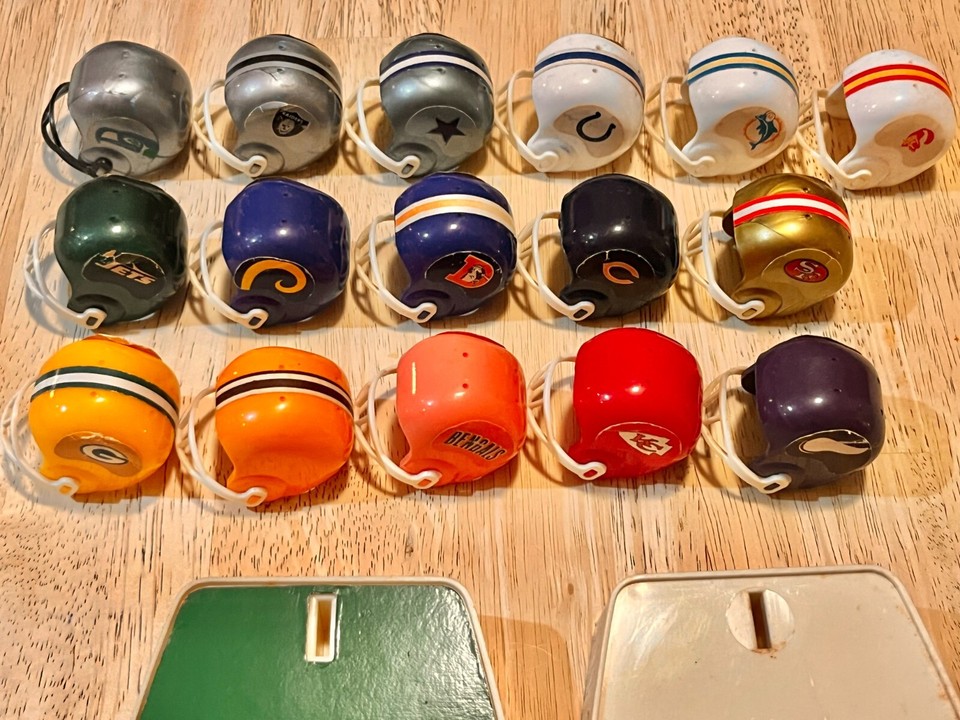 Vintage 70s/80s Lot of 16 NFL Football Gumball Machine Mini NFL Helmets ...