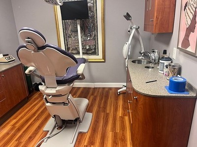 ADEC 411 Dental Patient Chair w/ Radius Monitor Mount & Screen -New ...