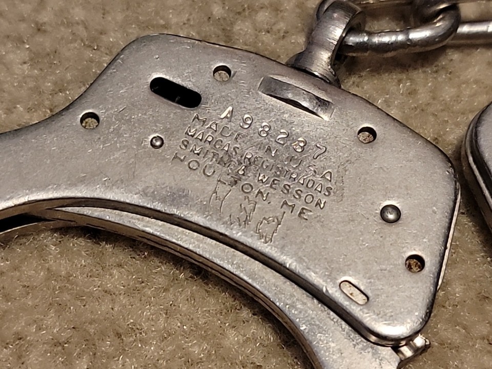 Smith & Wesson Model 100 Handcuffs Nickel 1 Key & Case | eBay