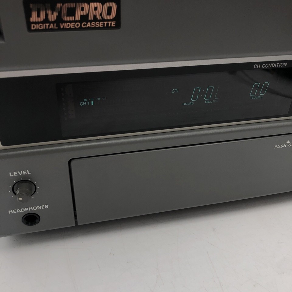 Panasonic AJ-D440 DVCPRO Digital Video Cassette Player AJ-D440 POWERS ON AS IS | eBay