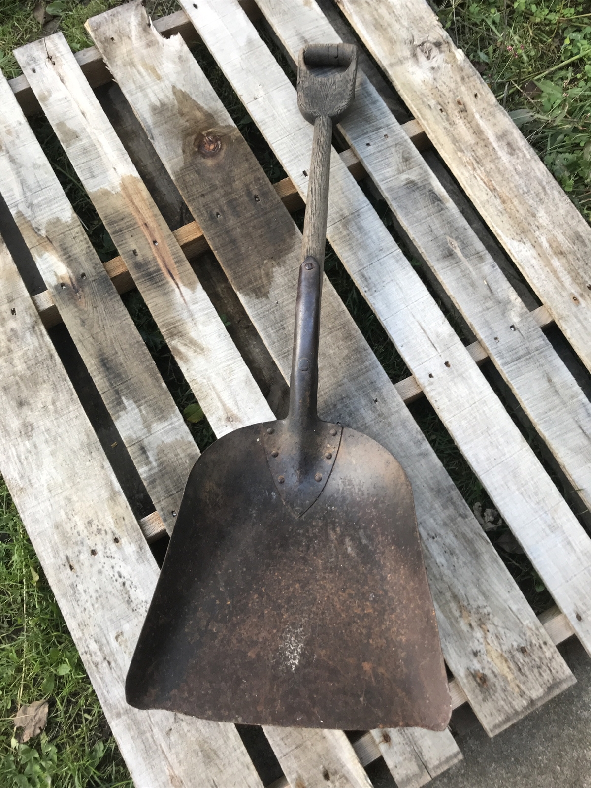 Vintage D Handle Shovel With Unique Rivet Construction RARE Rustic ...