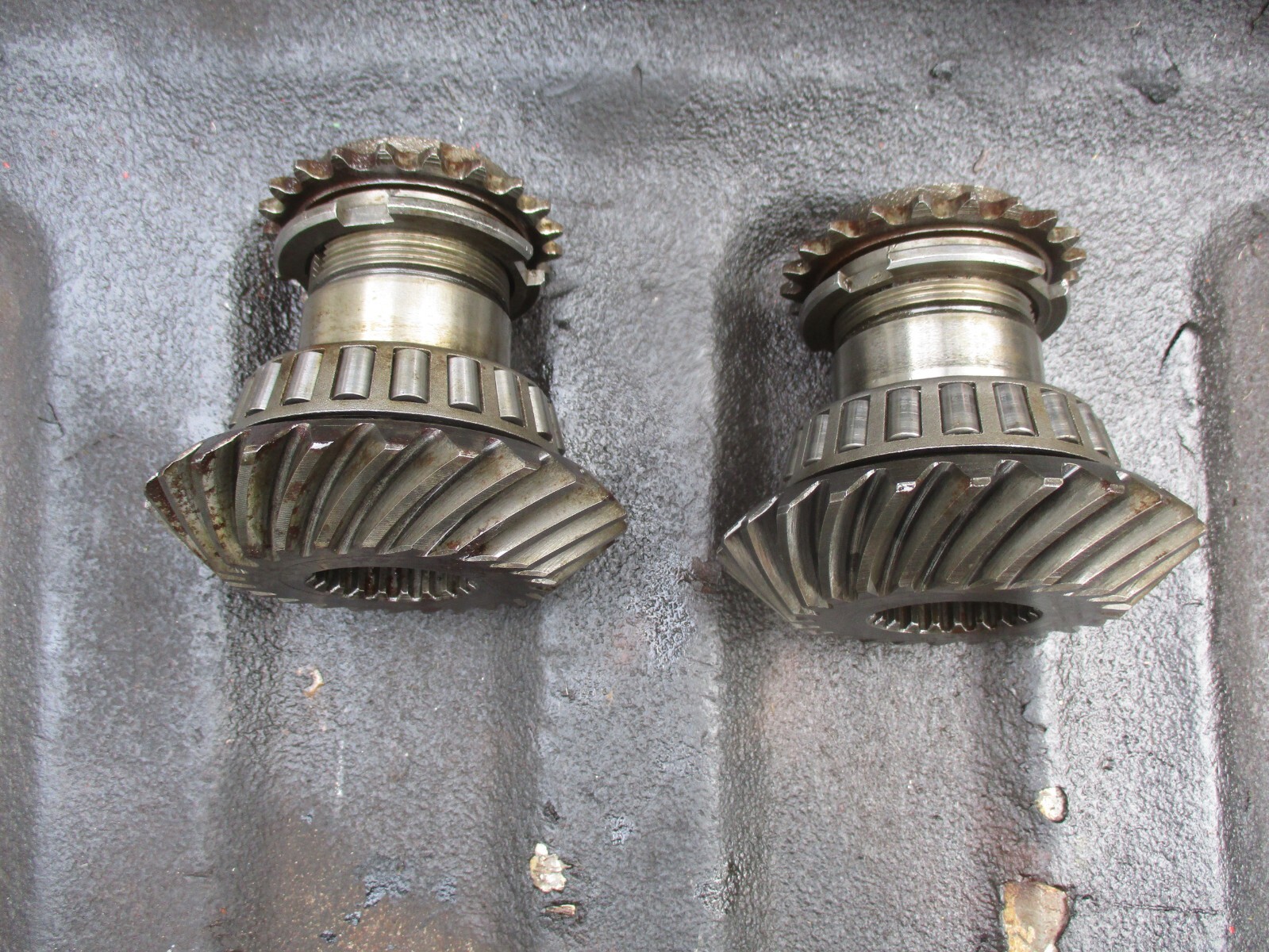 White OLIVER GEAR HYDRAULIC PUMP BEVEL DRIVE 25T 30-3035964 1650 1750 ...