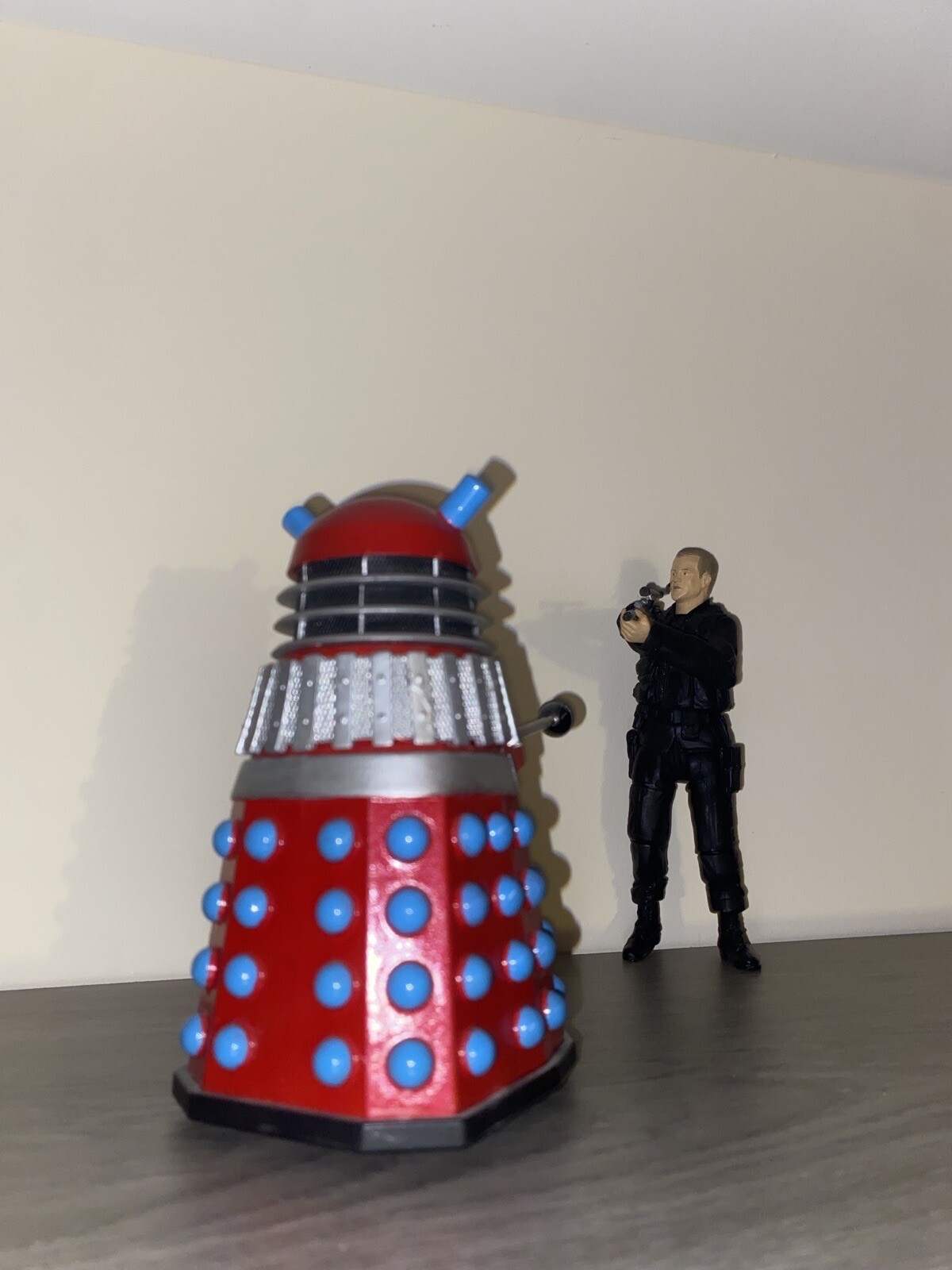 Dr Doctor Who Custom Dalek With Eye Stalk Damage and Soldier Figures 5. ...