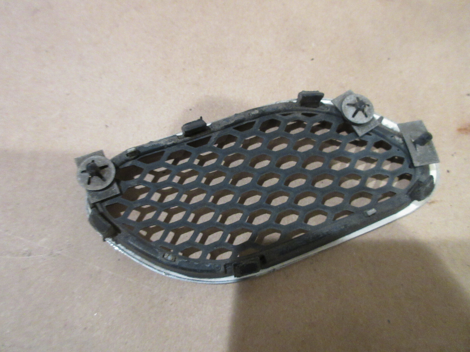 Maserati Quattroporte RH Lateral Air Outlet / Fender Grille Standard ...