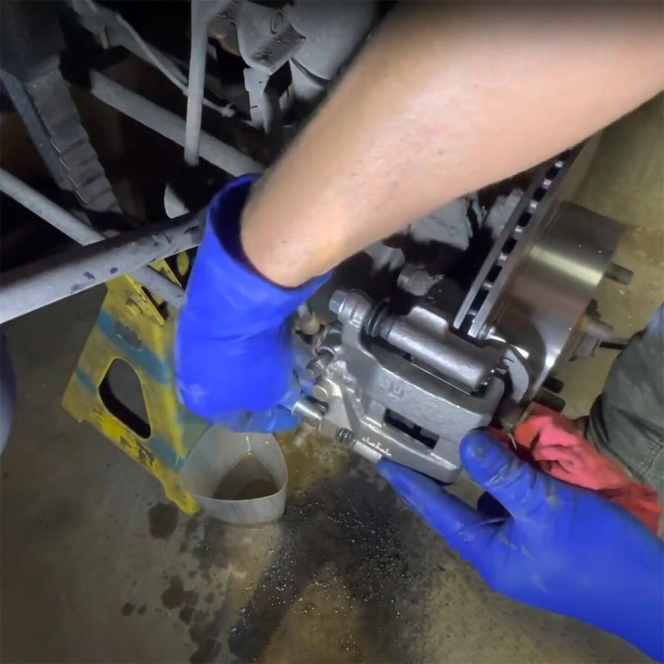 2X FOR NISSAN QASHQAI J10 REAR BRAKE CALIPER SLIDER PIN KIT 07-2014 ...