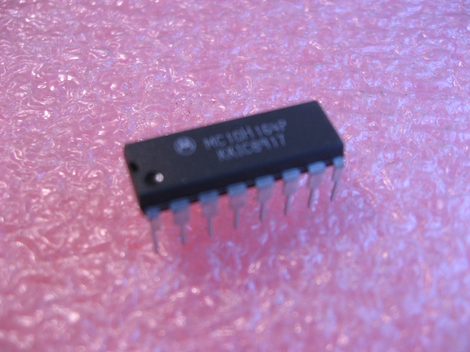 MC10H164P Motorola IC ECL 8-Line Multiplexer 10H164 - NOS Qty 1 | eBay