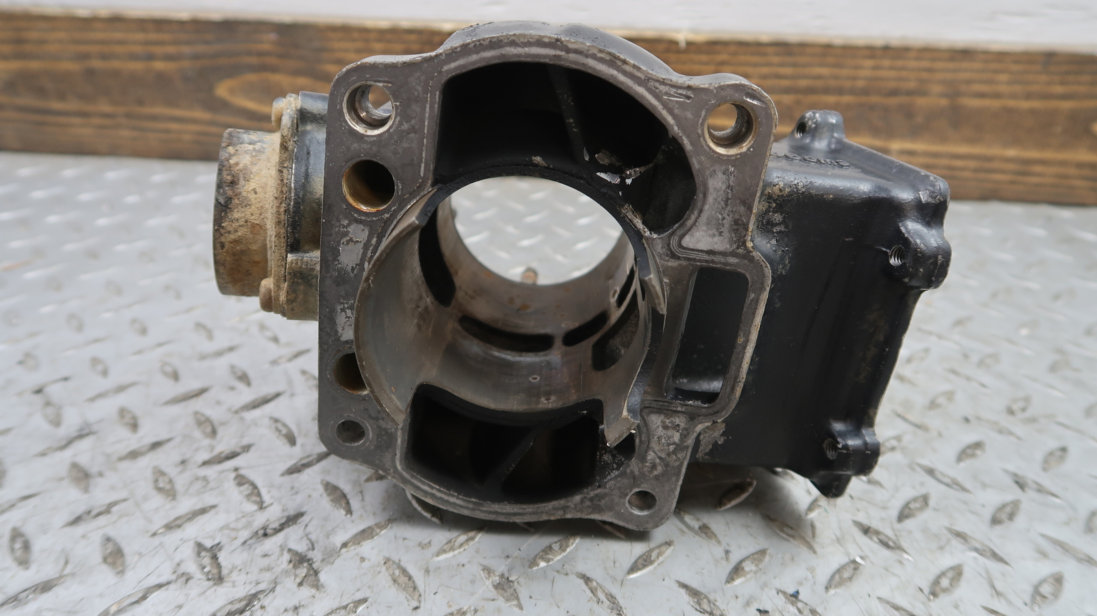 1982-1985 Suzuki Rm250 Engine Motor Cylinder Head 11210-14303 OEM 70mm ...