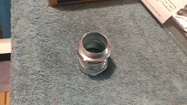 Topaz 653SRT Zinc Plated Steel Raintight EMT Compression Connector 1 ...