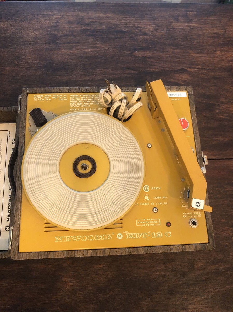 Old Fashioned Looking Turntables Coloring Pages