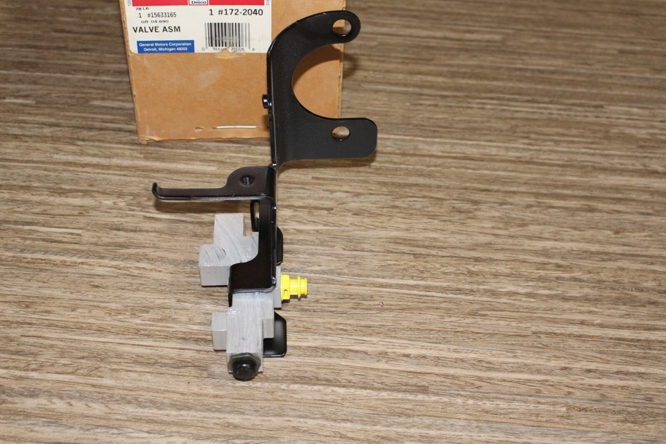 NOS GM 15633165 GMC Chevrolet C K 1988 -1996 Brake Proportioning Valve ...
