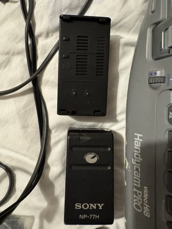 Fully Working Vintage 90s CCD-VX1E/VX3 Sony Video Hi8 Handycam Pro ...