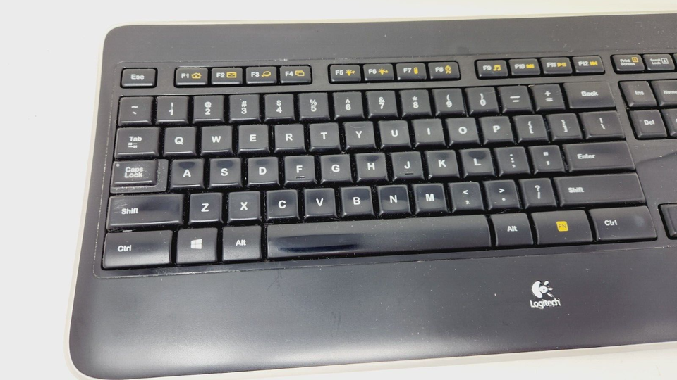 Logitech K800 Rechargeable Wireless Illuminated Keyboard w/Dongle (READ ...