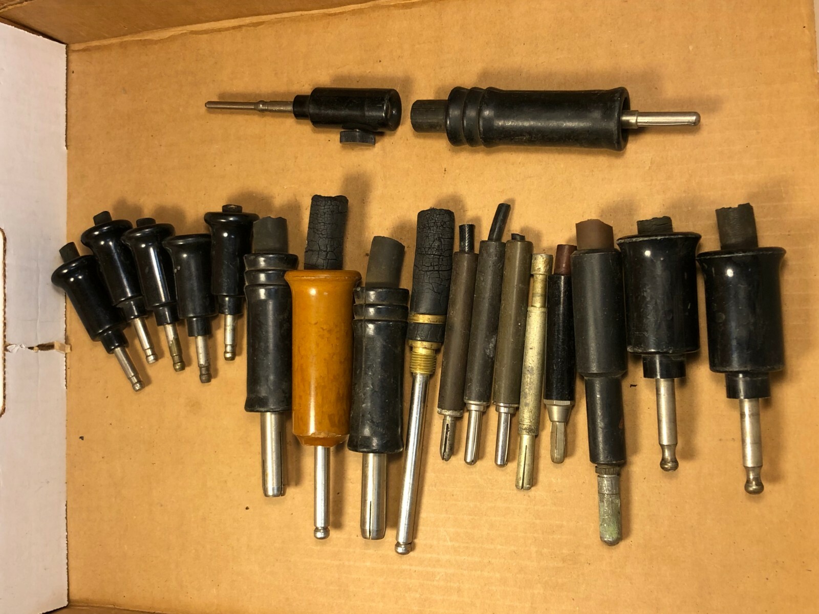 Lot of 19 Antique Plugs 1930s 1940s for Radios Test Gear Amplifiers Etc ...