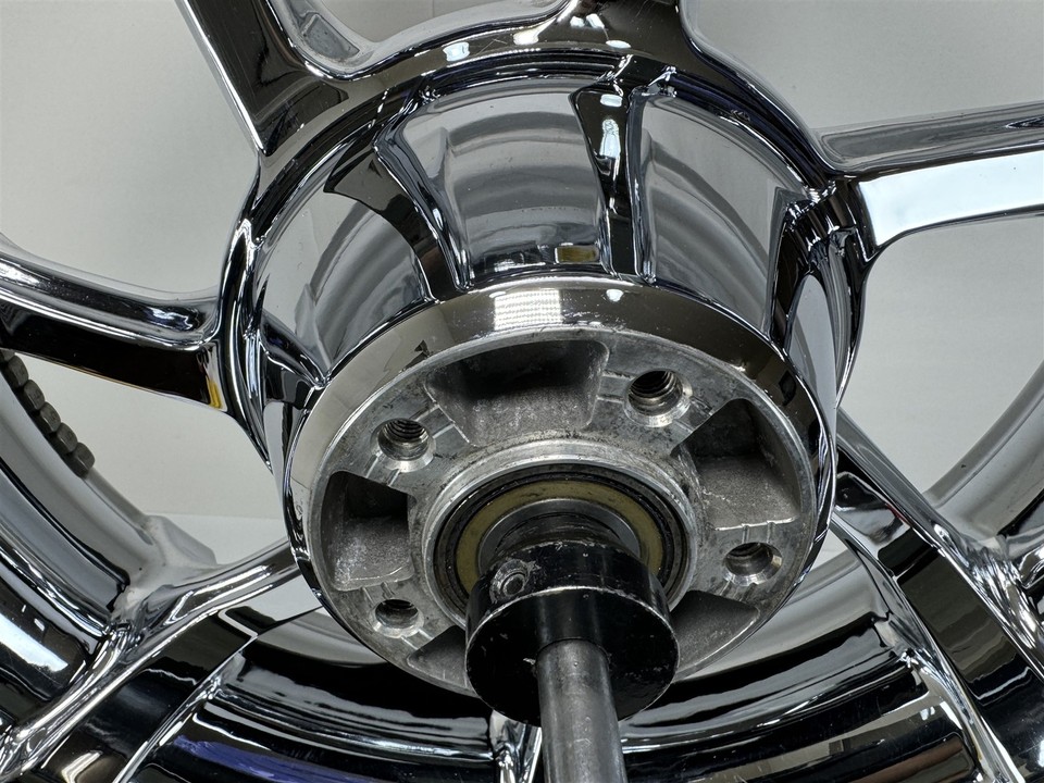 Harley-Davidson 2011 Road Glide CVO Wheels Agitator Chrome F 18x3.5 R ...