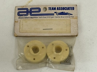 # 5299 VINTAGE ASSOCIATED RC500 REAR WHEEL HUB | eBay