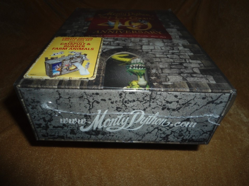 Monty Python and the Holy Grail Ltd Ed Castle Catapult Gift Set [BD ...