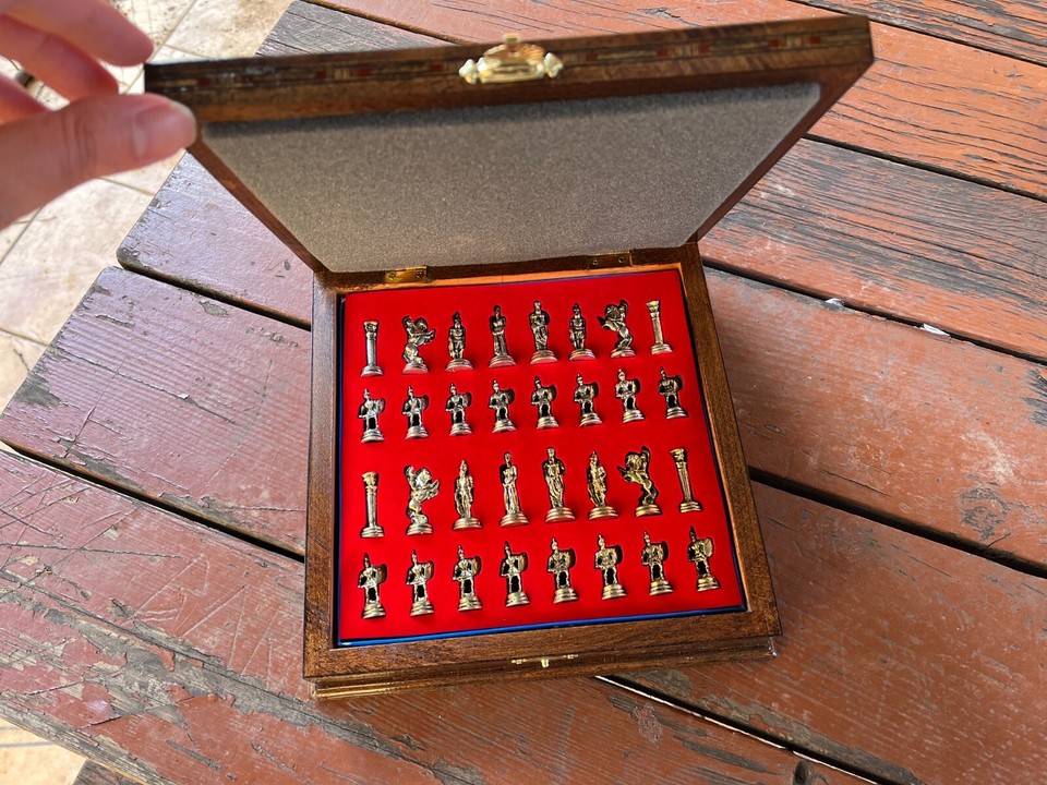 Pearl Chess Box w VIP Chess Set - Unique Chess Game - Blue Chessboard ...