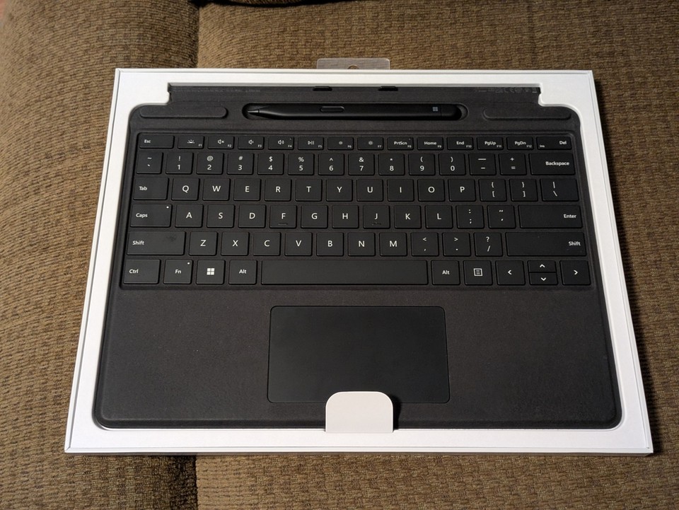Great Cond. Microsoft Surface Pro Signature Keyboard With Slim Pen 2 ...