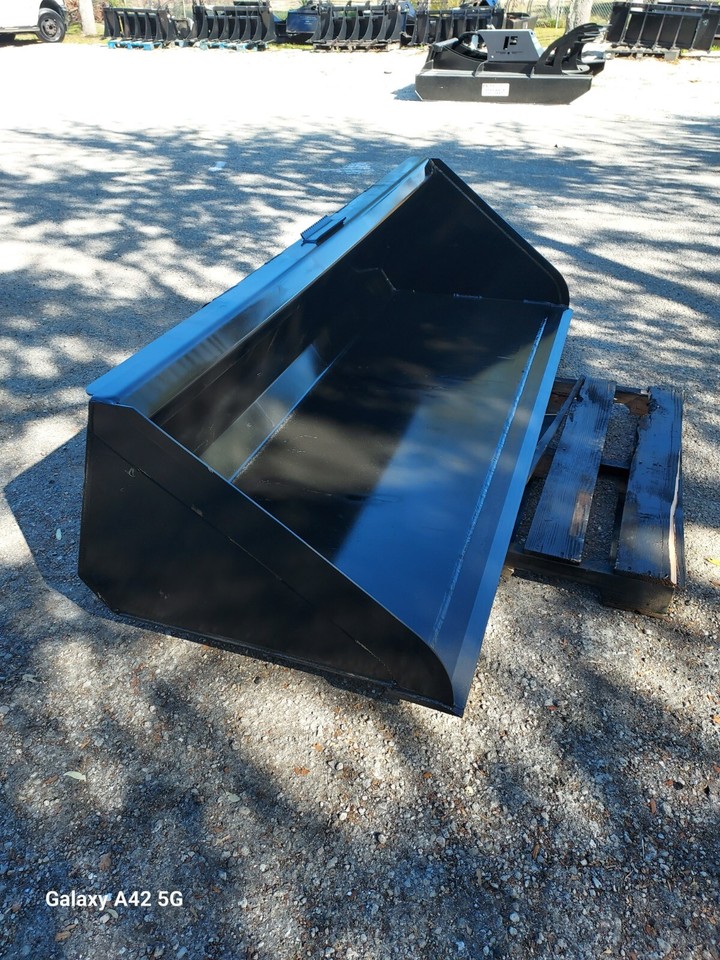 Prime 84" Low Profile Skid Steer Bucket, 1/2" Cutting Edge, 22" High,32 ...