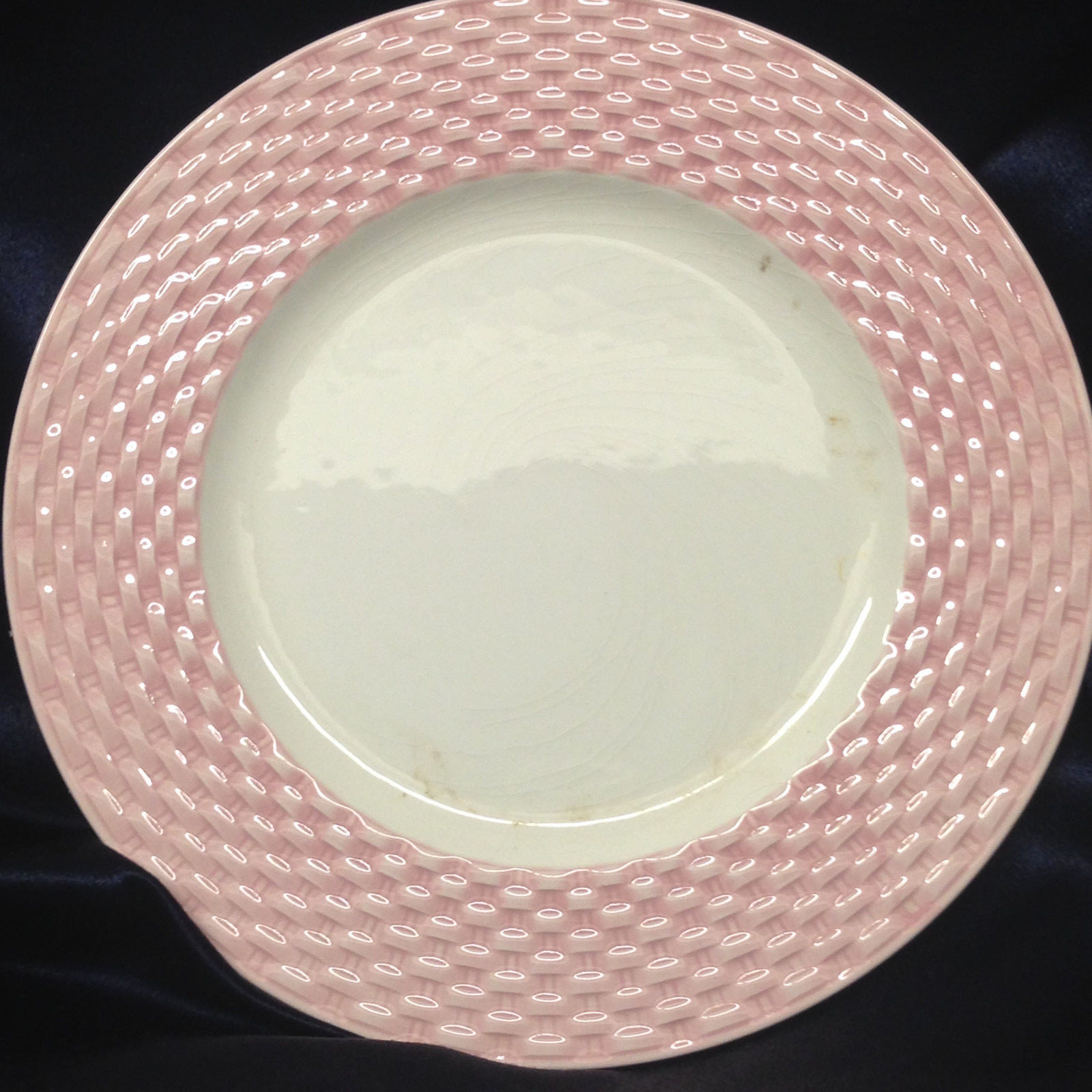 PIER 1 ITALY PER5 EMBOSSED PINK BASKETWEAVE 8 1/4" SALAD PLATE WHITE ...